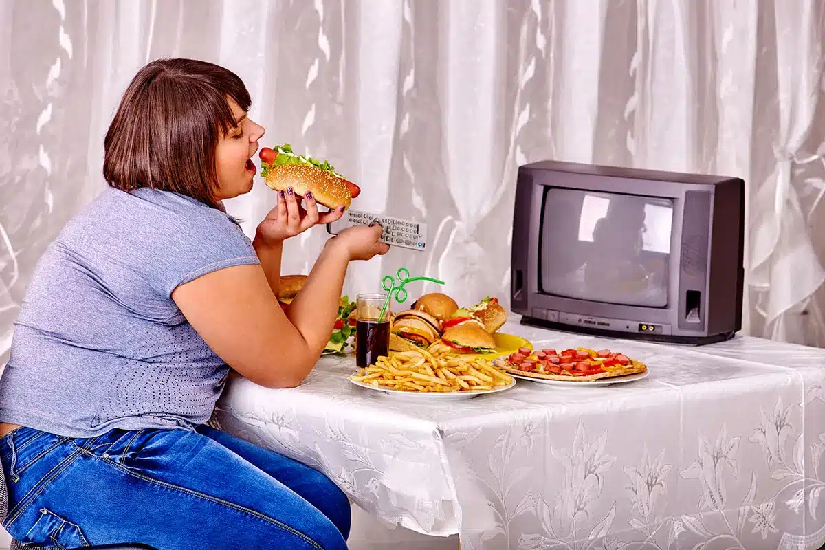 Junk Food Ads Make You Overeat | Scottsdale Weight Loss Center